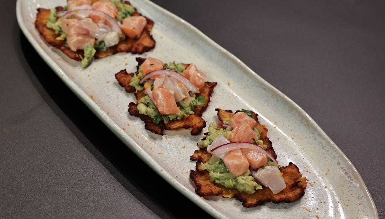 Patacón de avocado e ceviche de salmão | Band Receitas