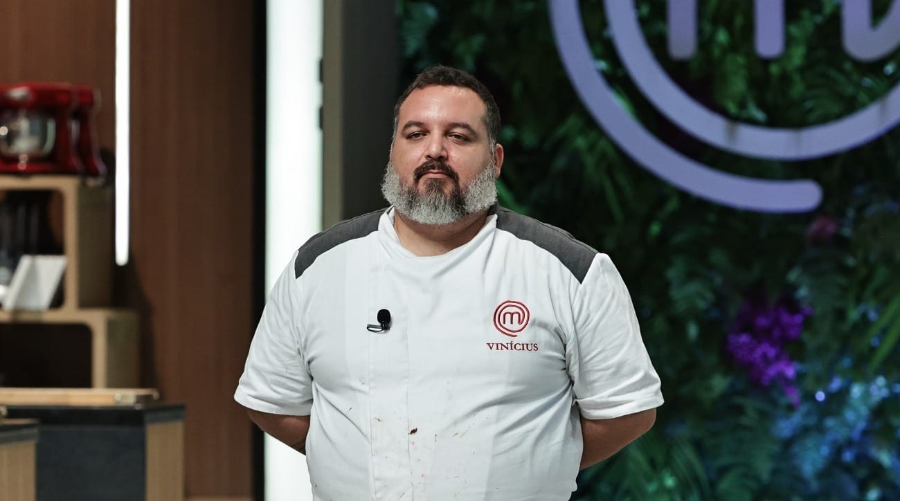 Eliminado do MasterChef relembra morte do pai e chora com recado da irmã