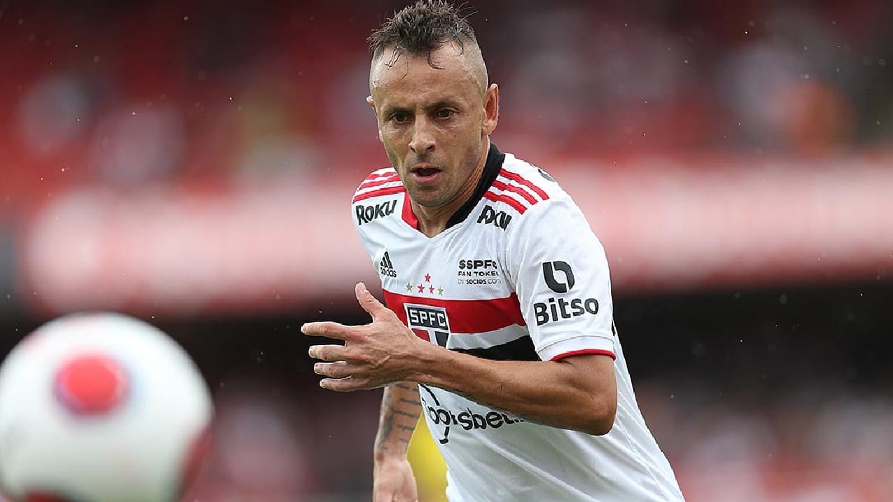 Rafinha chora ao anunciar a aposentadoria: 'Hoje anuncio oficialmente o ...