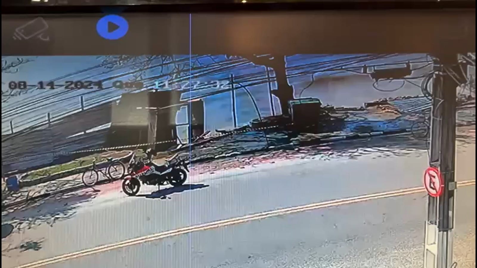 Ressaca marítima destrói quiosque na orla de Itaguá, em Ubatuba (SP ...