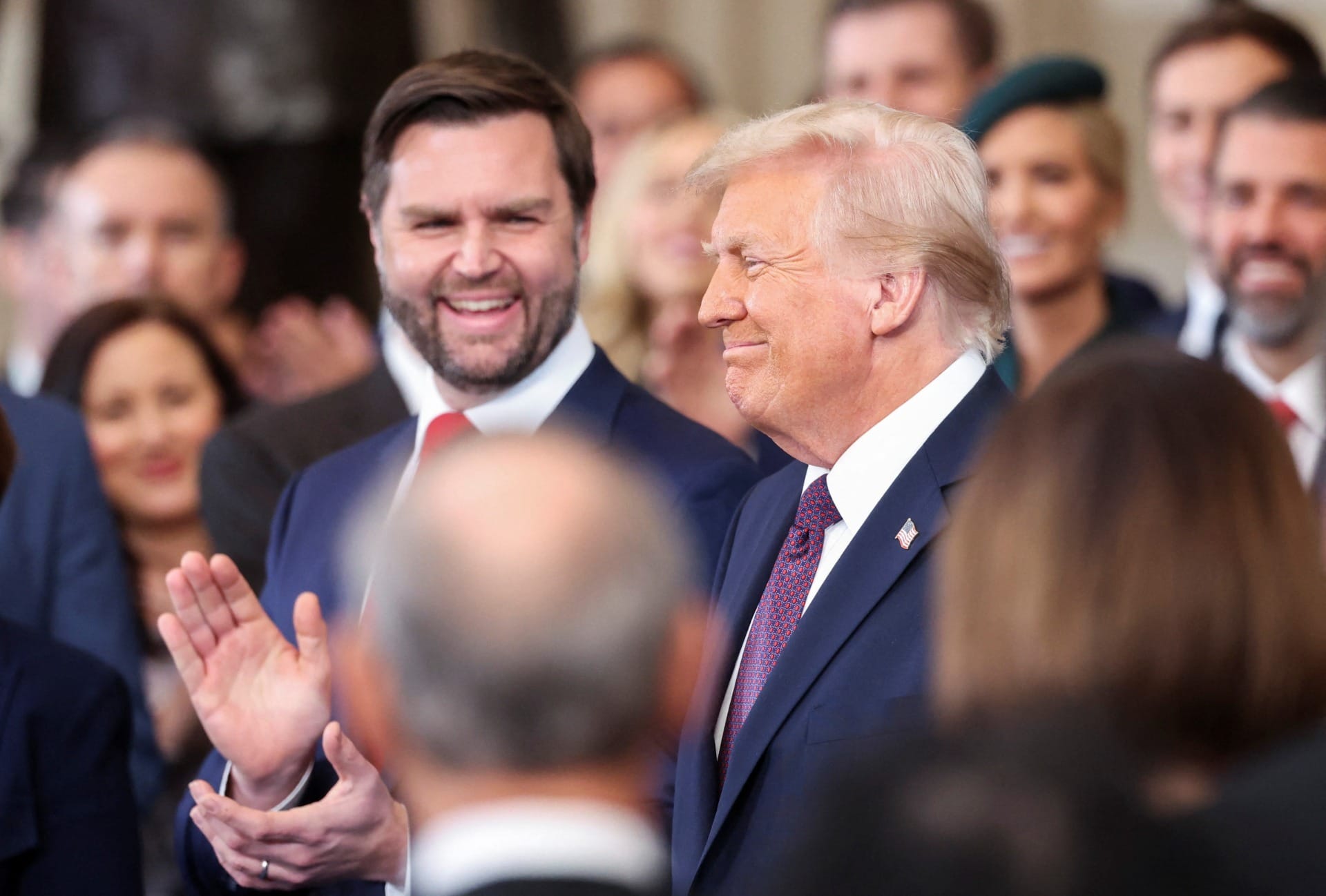 Donald Trump mira imigrantes em primeiras decisões como presidente dos EUA