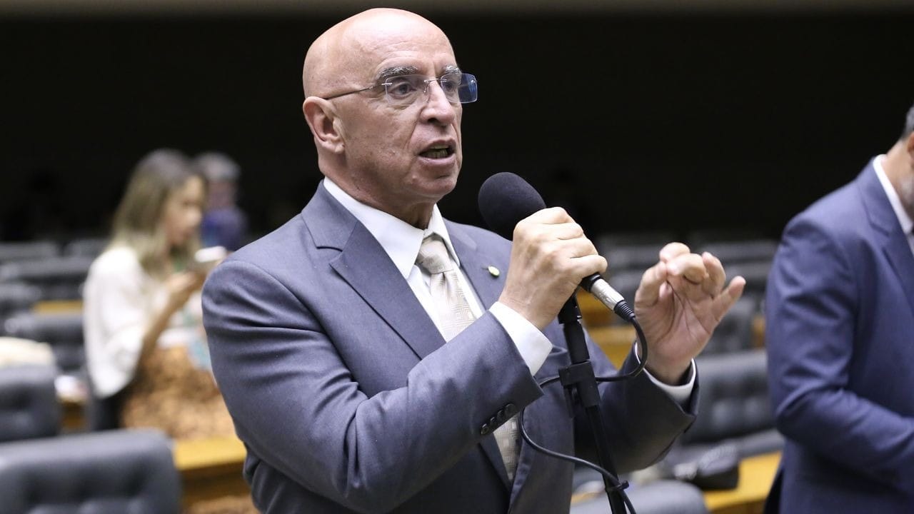 Bancada do PDT decide deixar base do governo após saída de Lupi