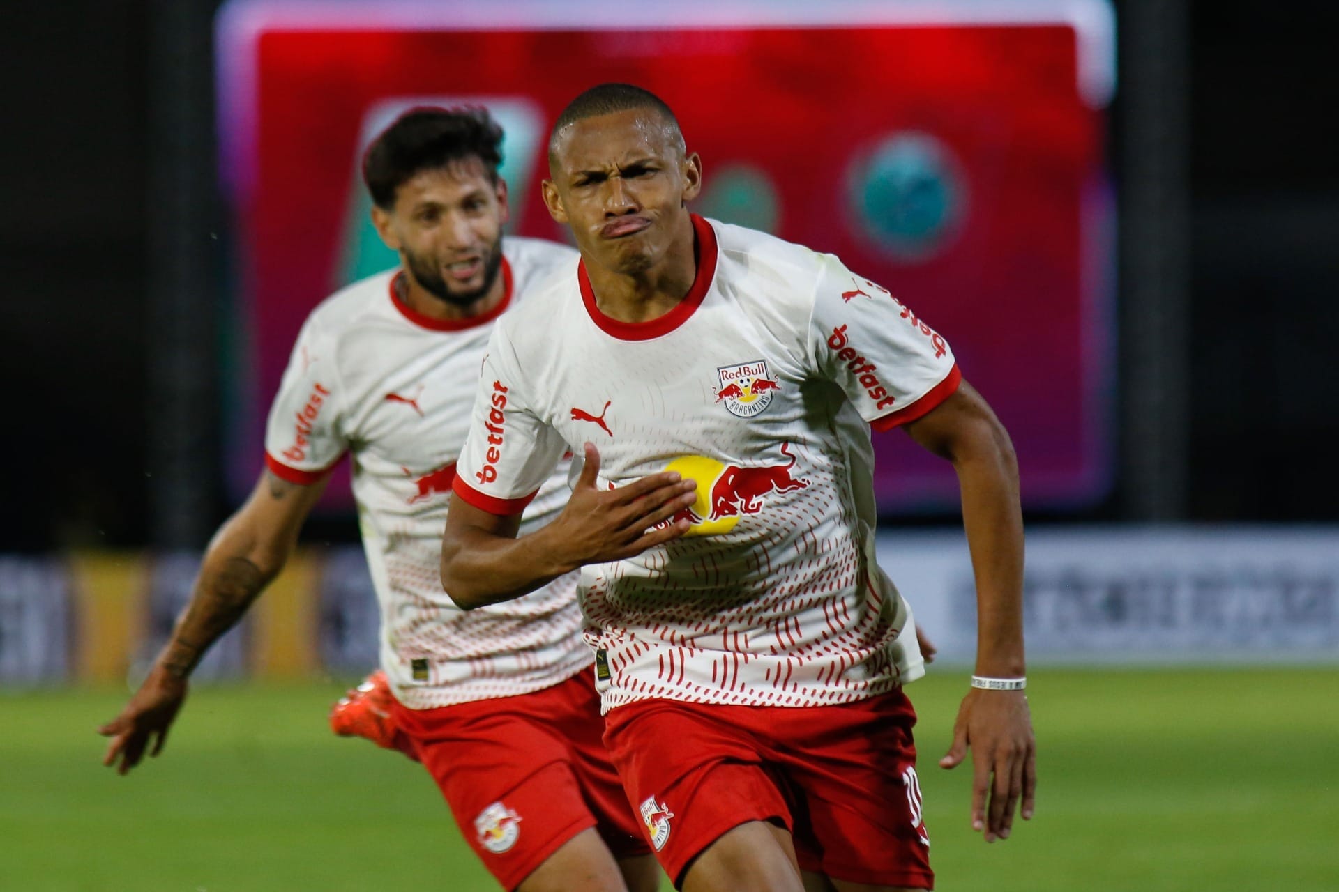 Red Bull Bragantino bate Juventude, se reabilita no Brasileiro e segue ...