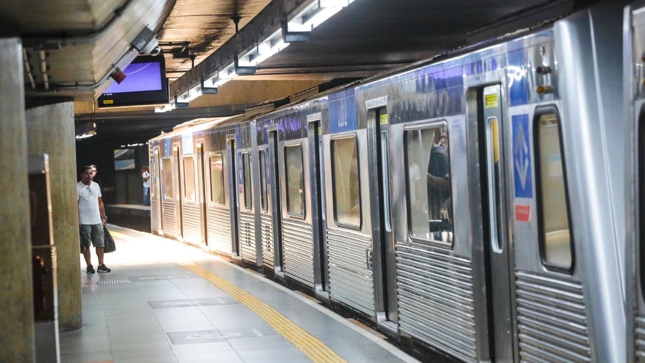 Linha 1-Azul do metrô circula com velocidade reduzida após falha de ...