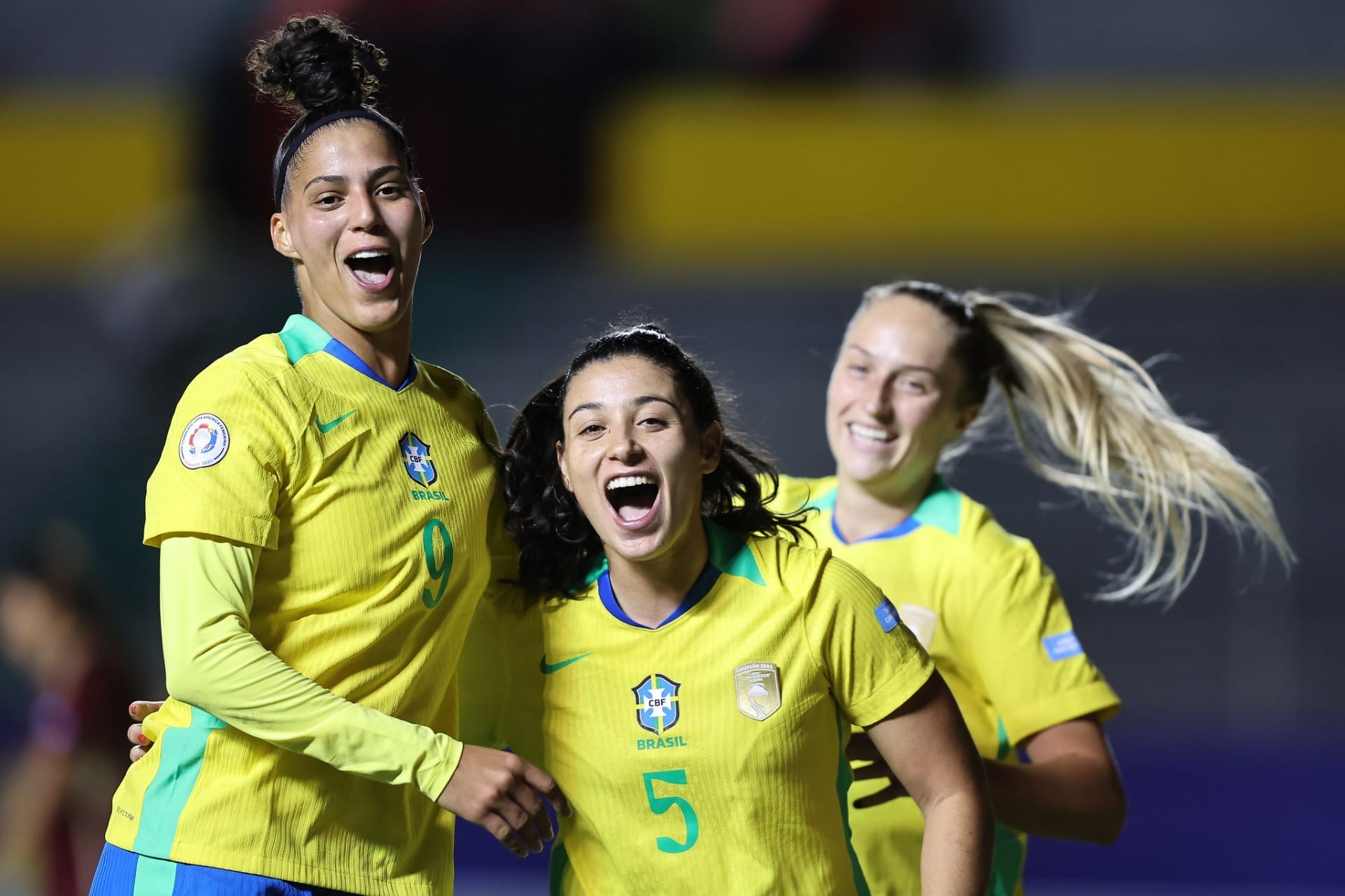 Seleção oscila, mas vence Venezuela em estreia na Copa América feminina
