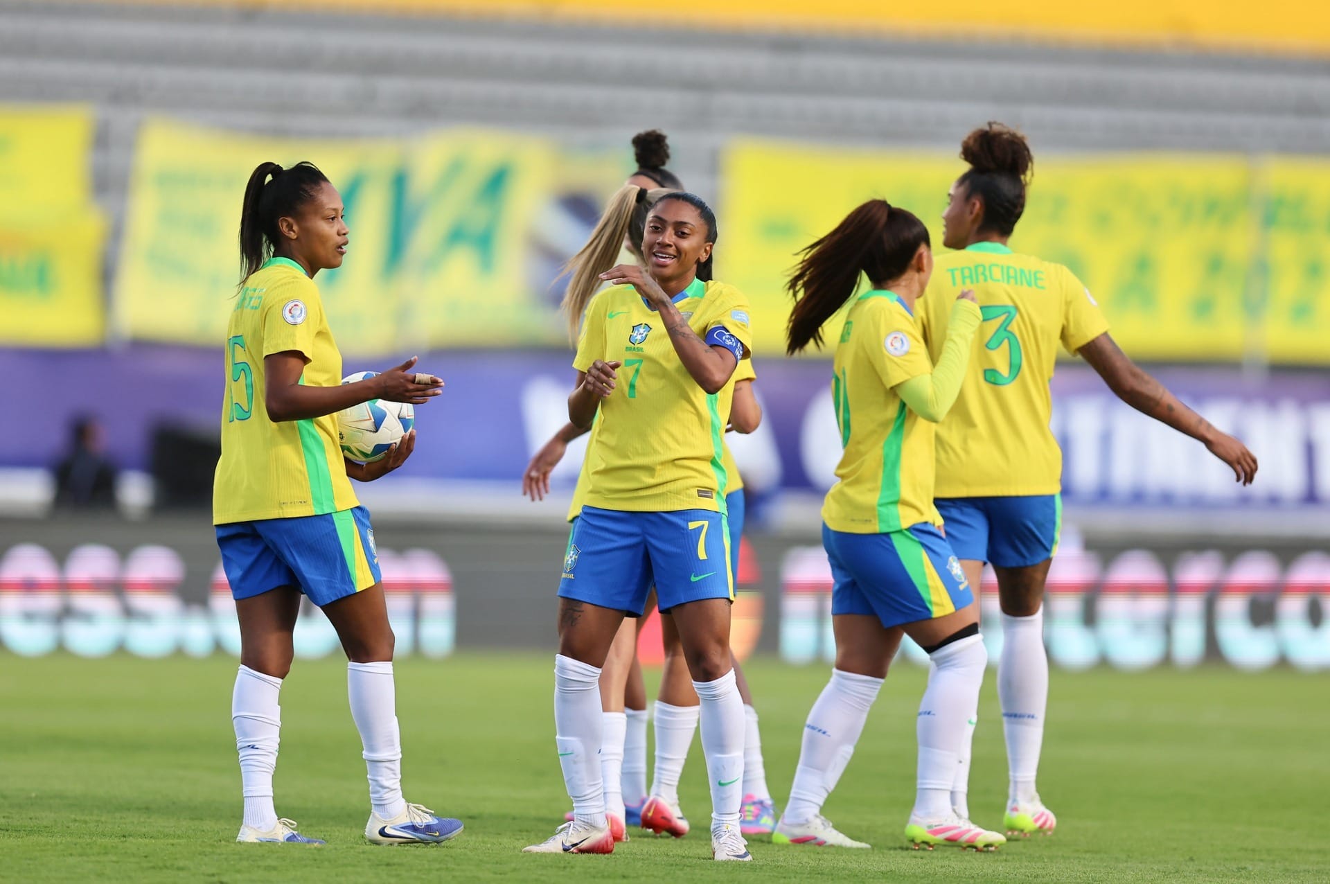 Kerolin faz três gols, e seleção feminina de futebol goleia Bolívia na ...