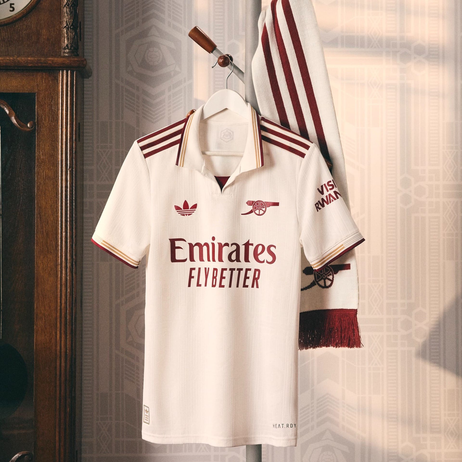 Arsenal revela terceiro uniforme em homenagem a Highbury