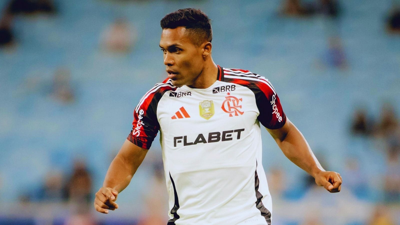 Alex Sandro sai com dores e preocupa Ancelotti e Seleção Brasileira