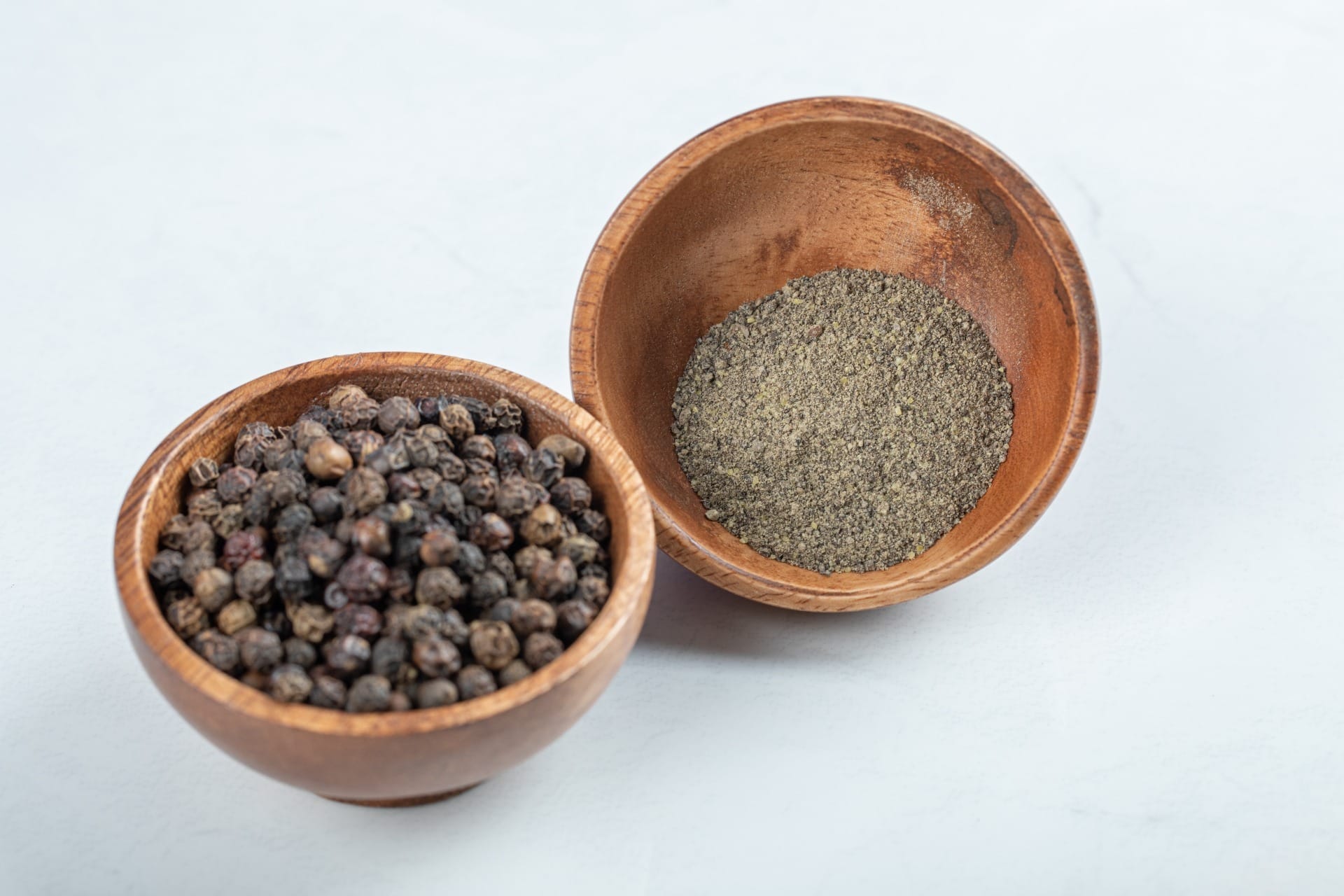Qual a diferença entre a pimenta-do-reino e a pimenta-preta?
