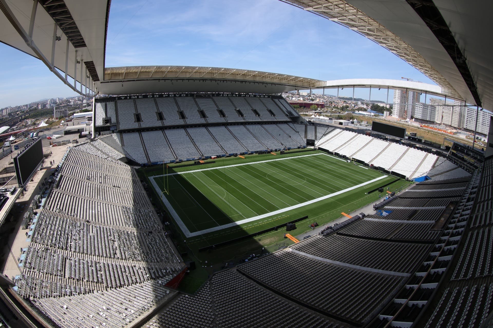 NFL na Arena Corinthians: veja fotos e entenda problema no gramado