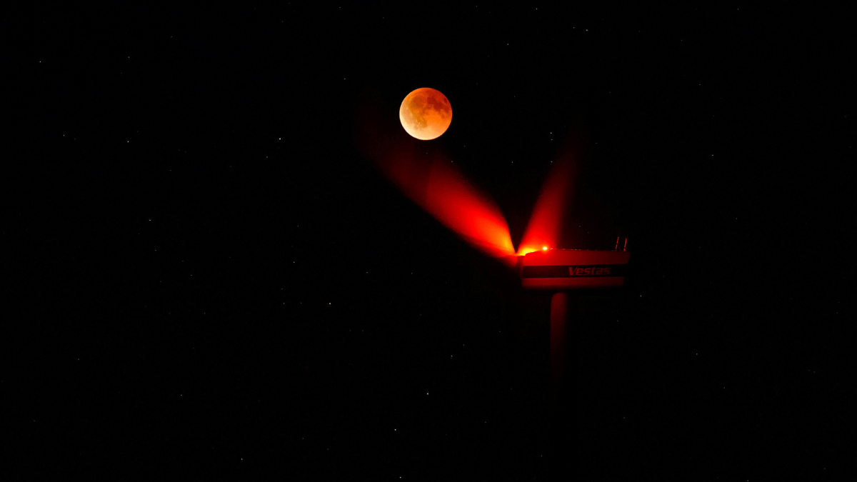 Eclipse lunar: veja fotos da Lua de Sangue pelo mundo | Band