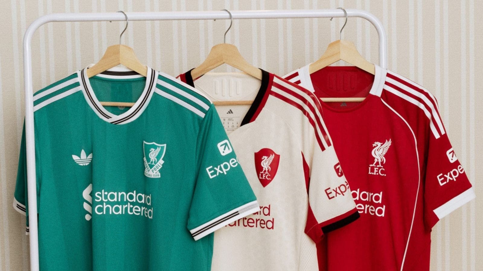 Em tons de verde, Liverpool lança terceiro uniforme para temporada 2025 ...