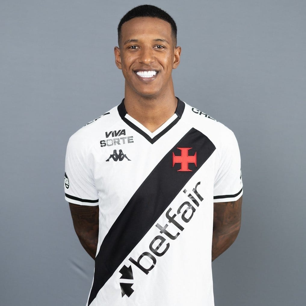 Robert Renan, do Vasco, decide com pênalti e e lembra de cavadinha