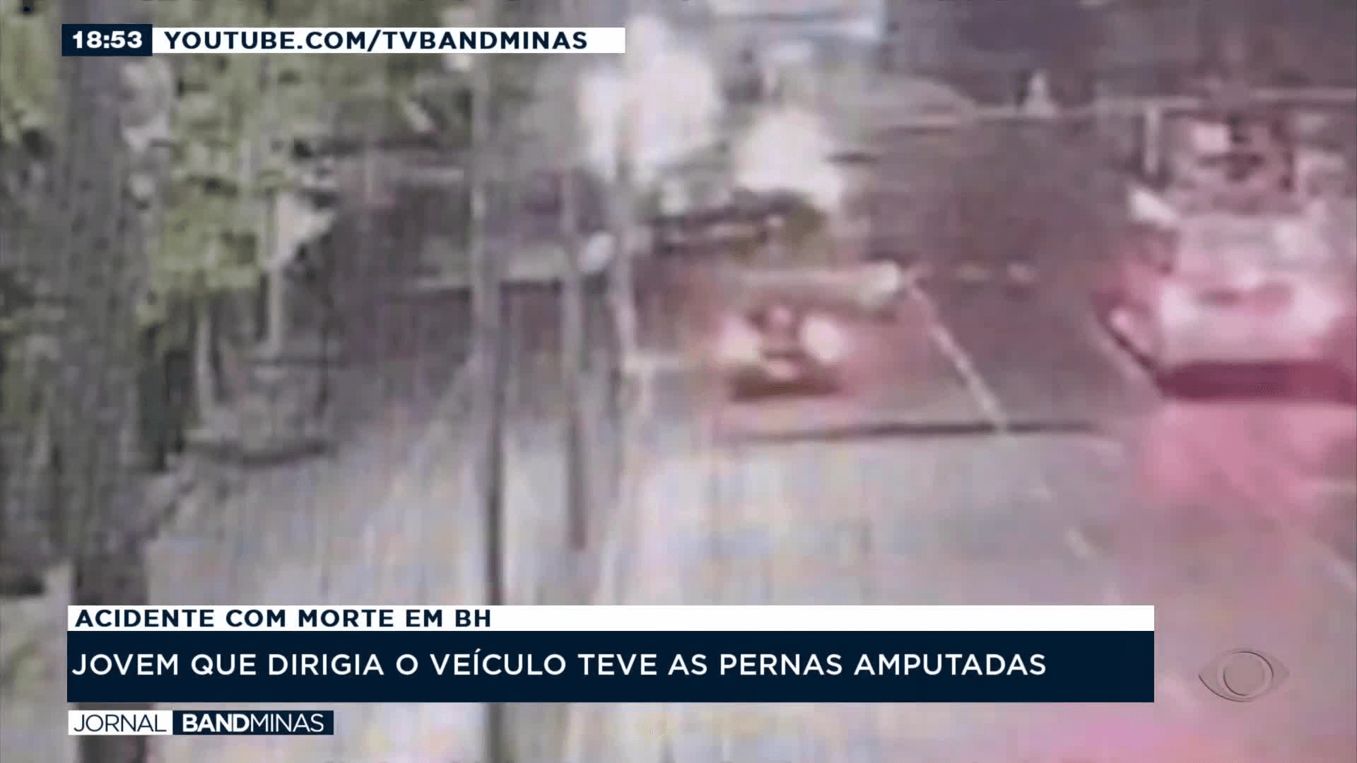 Jovem que dirigia o veículo teve as pernas amputadas