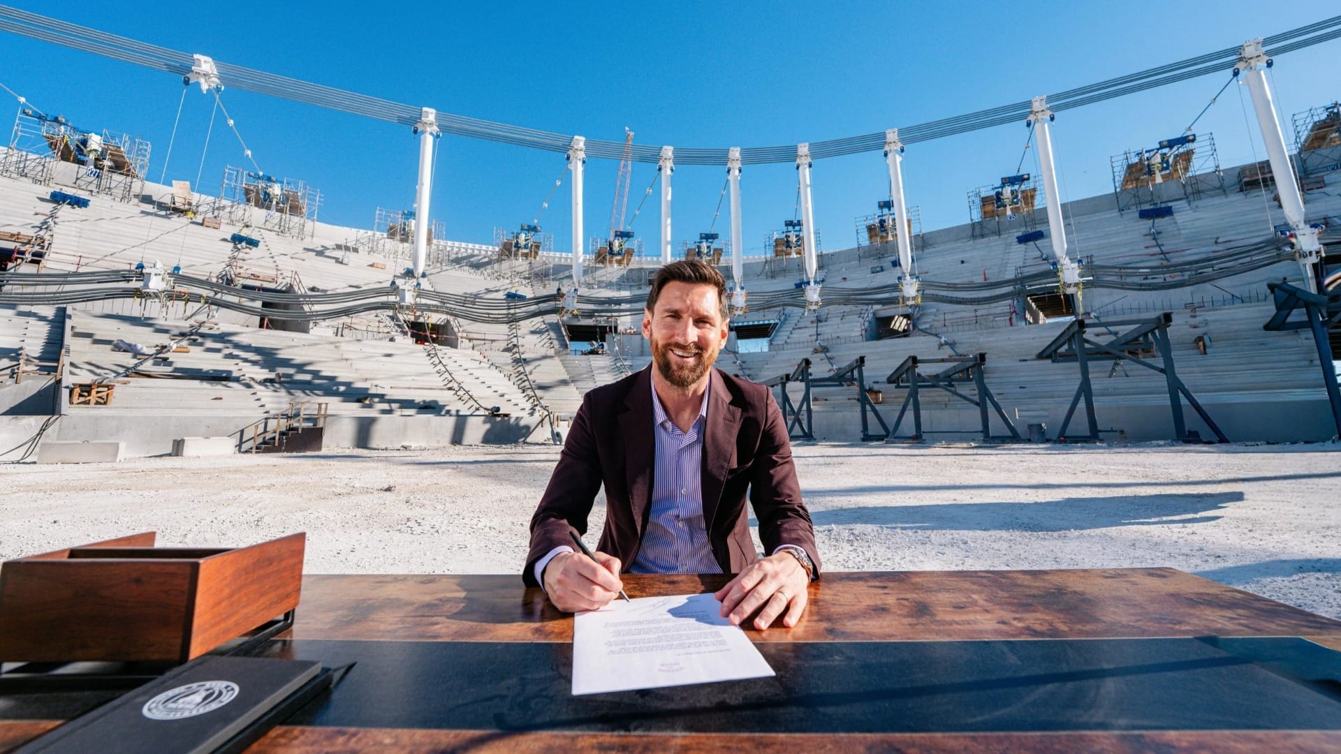 Renovação abre possibilidade para Messi chegar aos 1000 gols; entenda