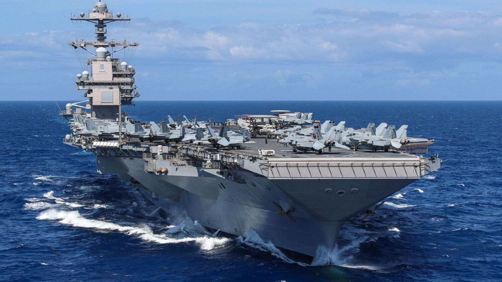 Conheça o maior porta-aviões do mundo