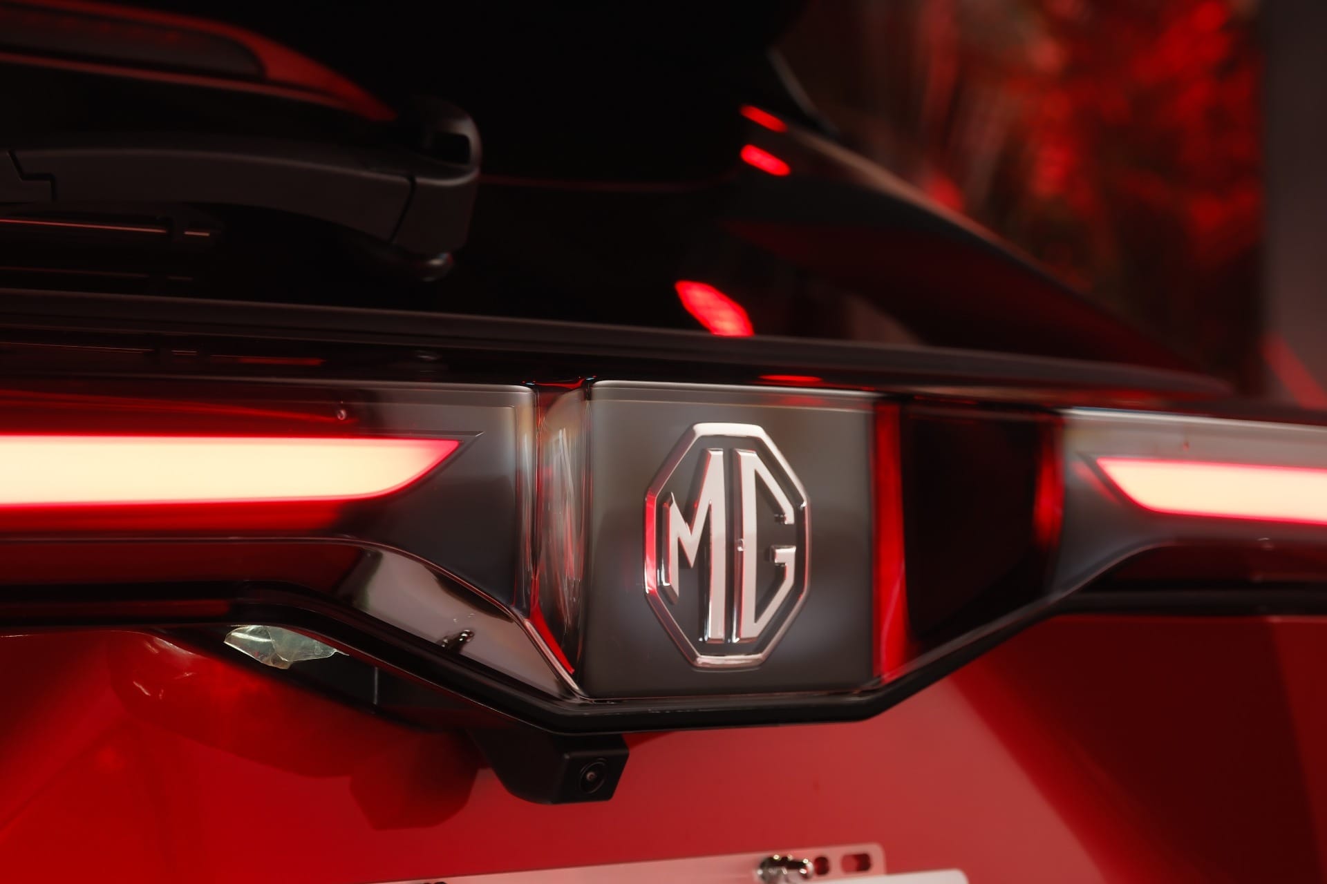 MG Motor chega oficialmente no Brasil com três EVs; conheça detalhes e ...