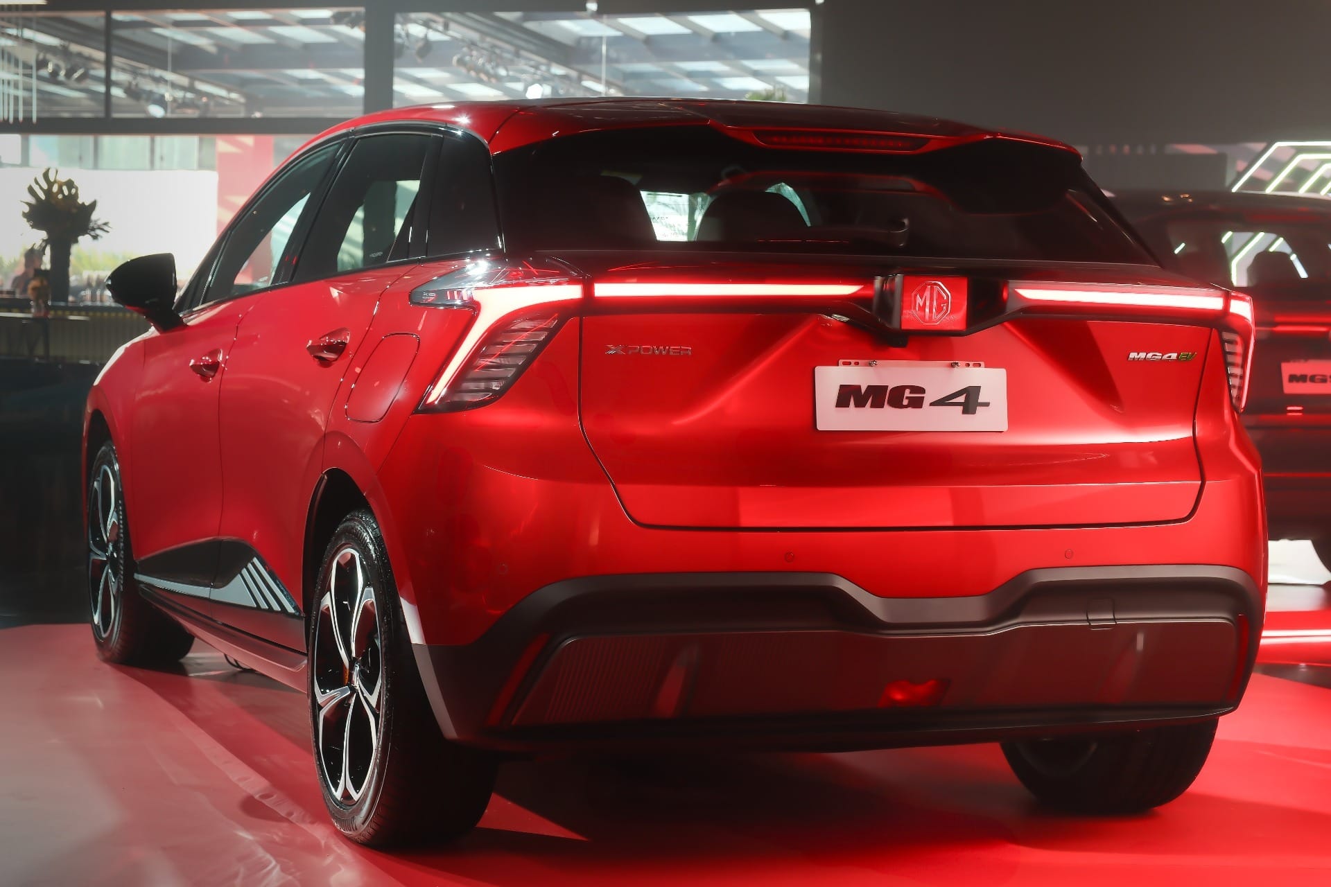 MG Motor chega oficialmente no Brasil com três EVs; conheça detalhes e ...