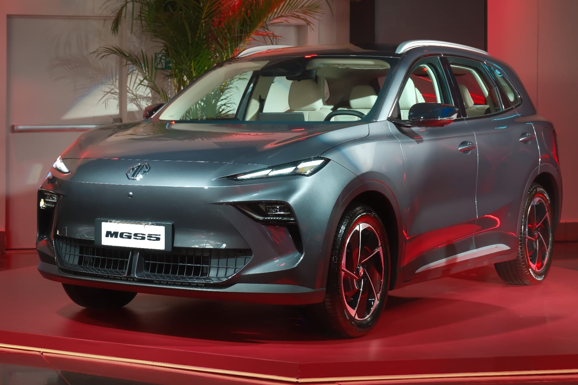 MG Motor chega oficialmente no Brasil com três EVs; conheça detalhes e ...
