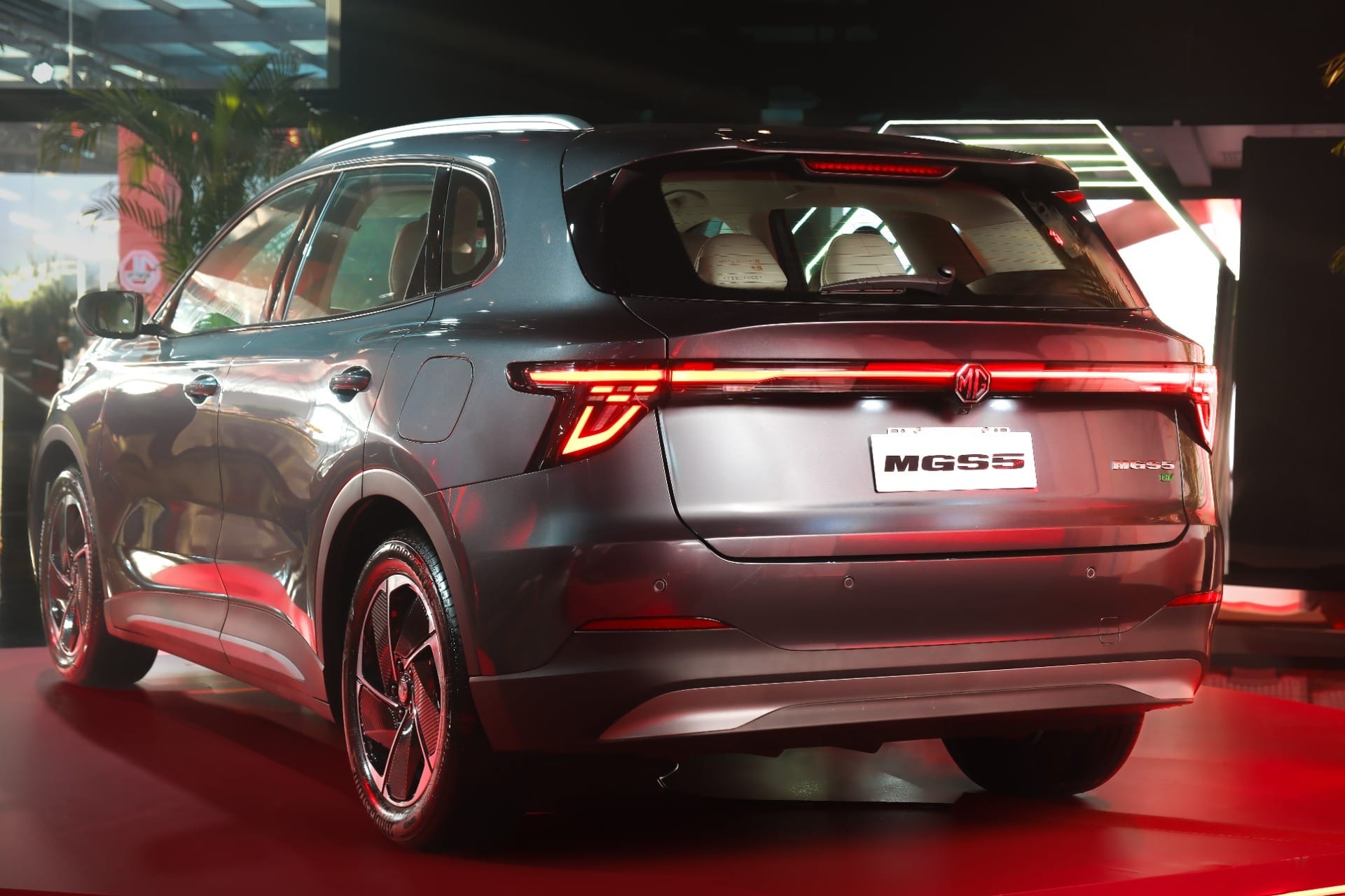MG Motor chega oficialmente no Brasil com três EVs; conheça detalhes e ...