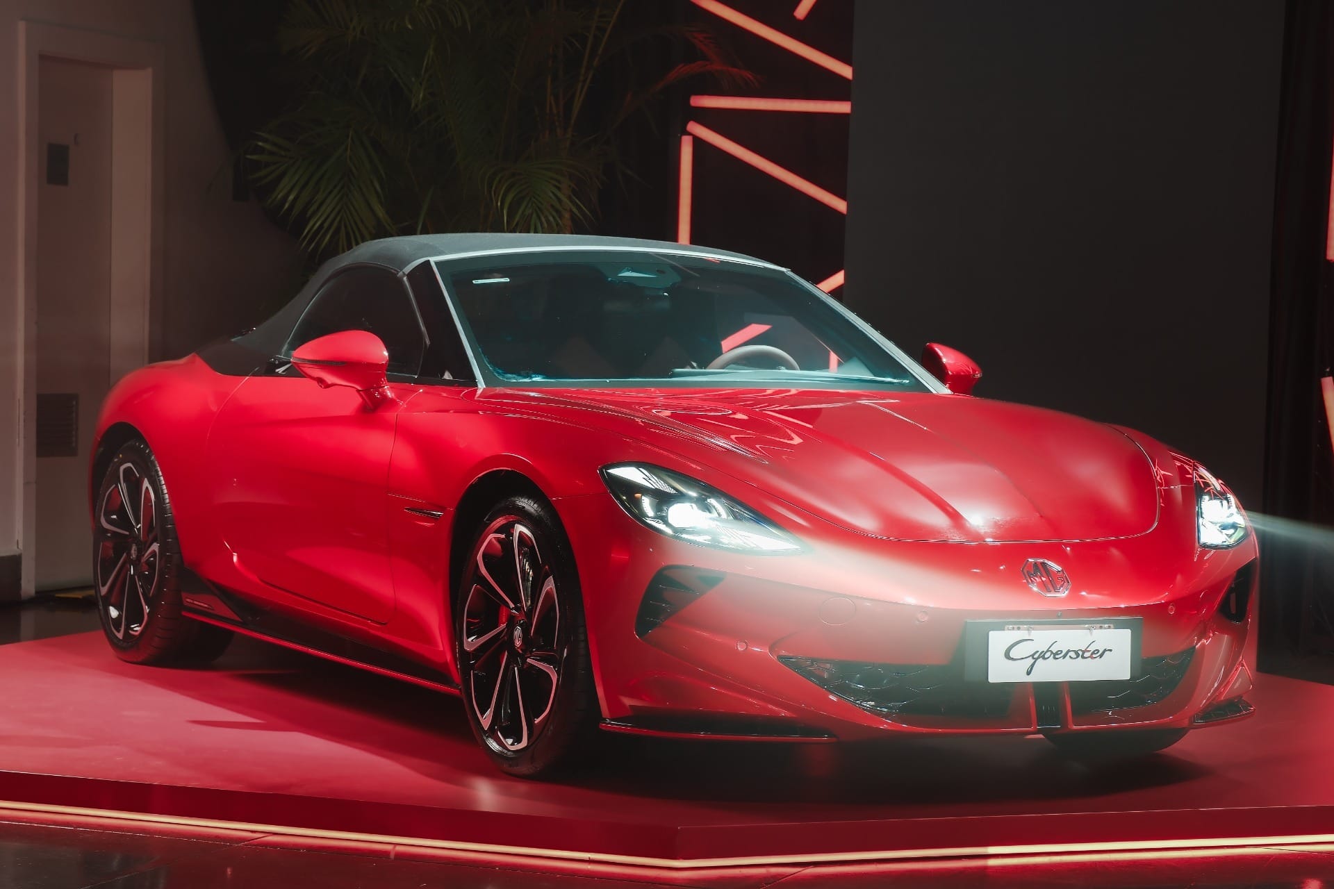 MG Motor chega oficialmente no Brasil com três EVs; conheça detalhes e ...