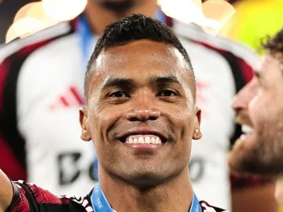 Alex Sandro vê Flamengo confiante contra o PSG e diz: "Tudo pode acontecer"
