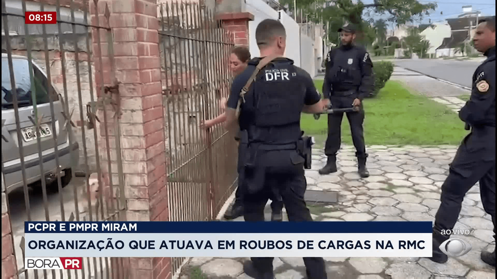 Polícias cumprem mandados contra grupo de roubo de cargas na RMC