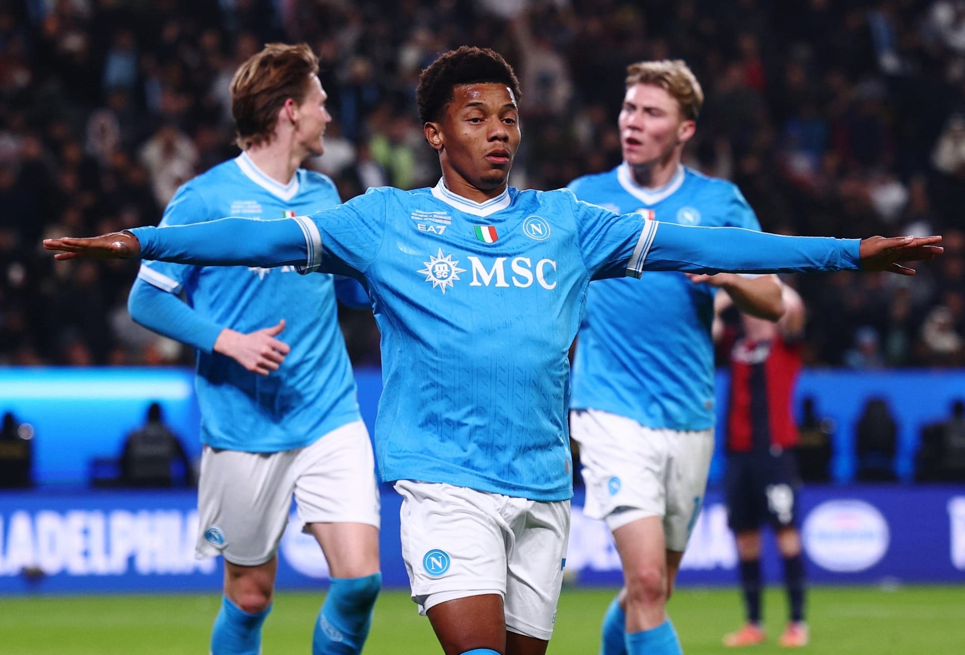 David Neres passa por cirurgia no tornozelo e desfalca o Napoli