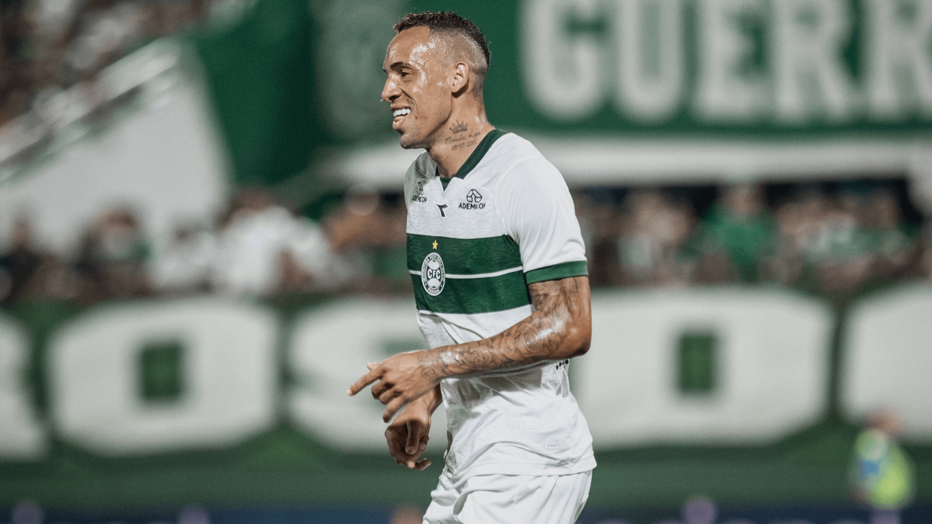 Coritiba: Breno Lopes é limitado, mas resolve, diz Hassan Neto