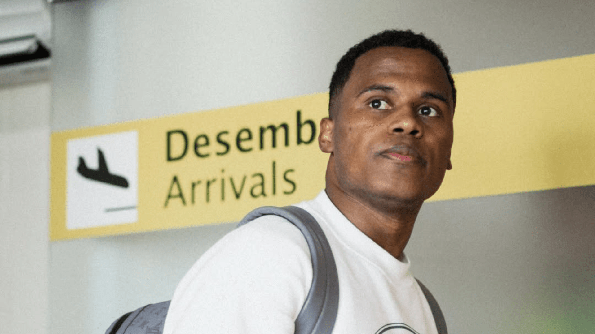 Arias desembarca no Brasil e veste a camisa do Palmeiras; veja fotos