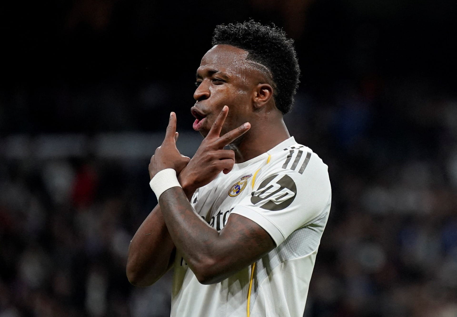 Vini Jr faz dois, Real vence e assume provisóriamente a ponta do Espanhol