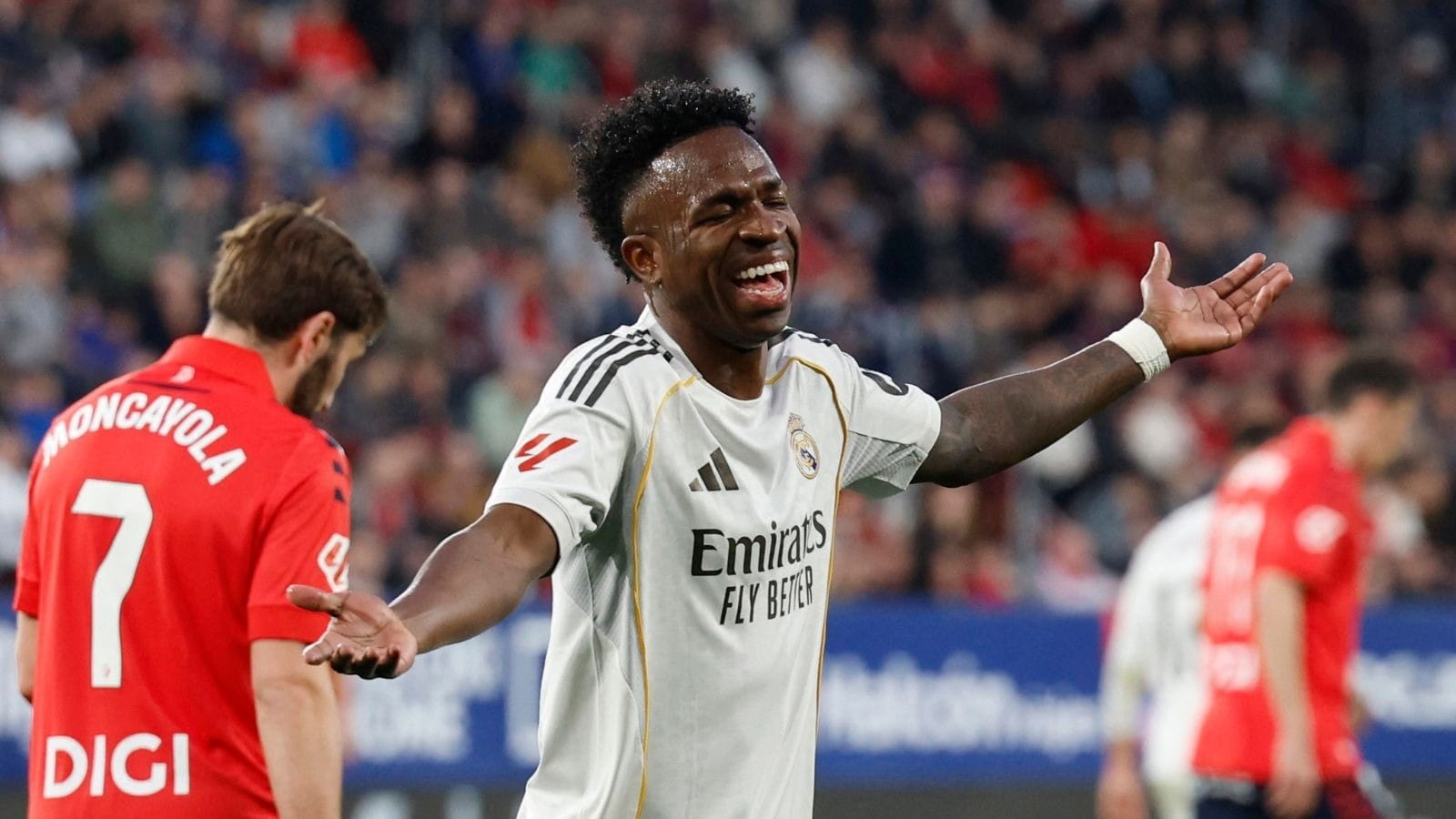Vini Jr. marca, mas Real Madrid sofre gol no fim e perde para o Osasuna