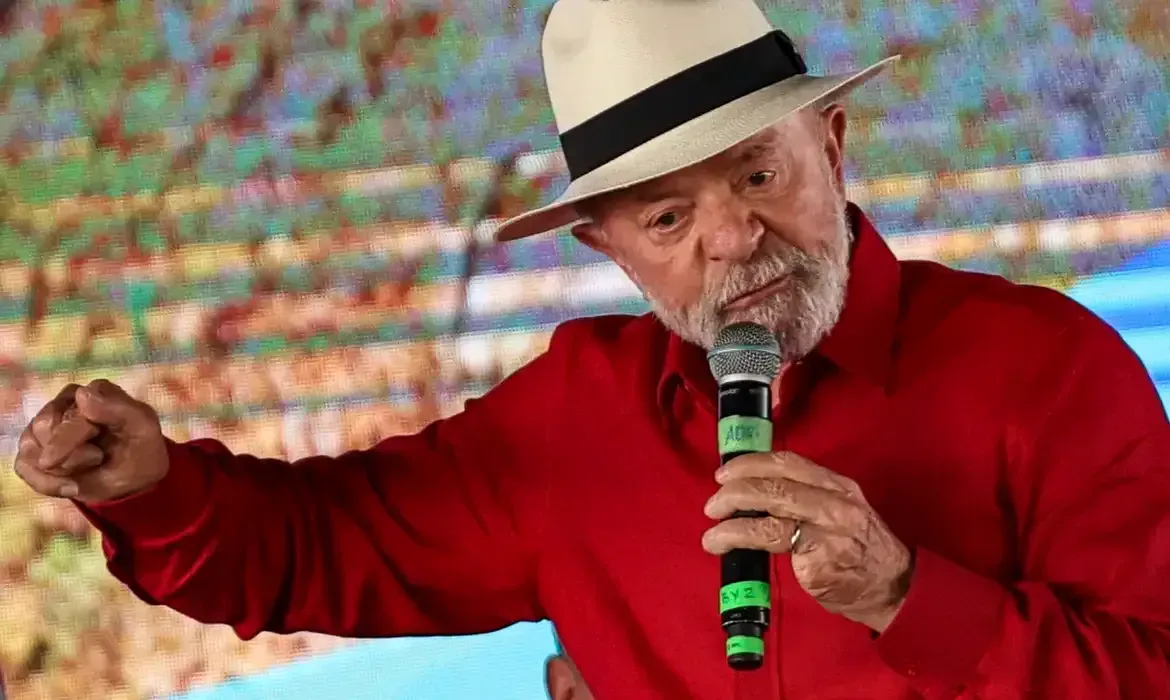 2º turno: Lula fica atrás de Tarcísio em pesquisa para eleições 2026