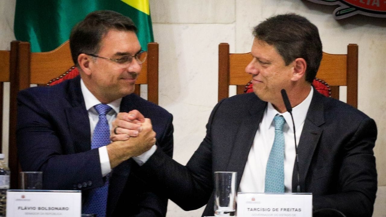 Tarcísio chama Flávio de "futuro presidente" e reforça aproximação por ...