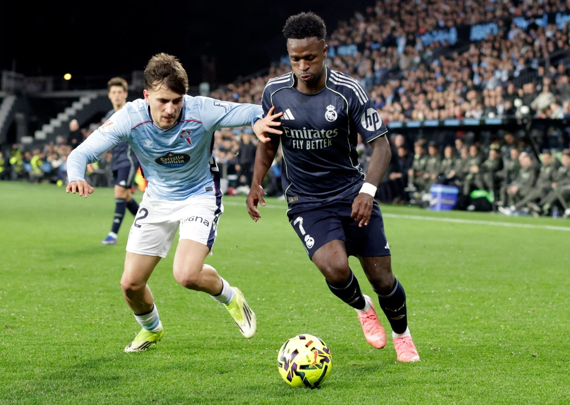 Vini faz jogo abaixo, mas Real marca no fim e vence Celta pelo Espanhol