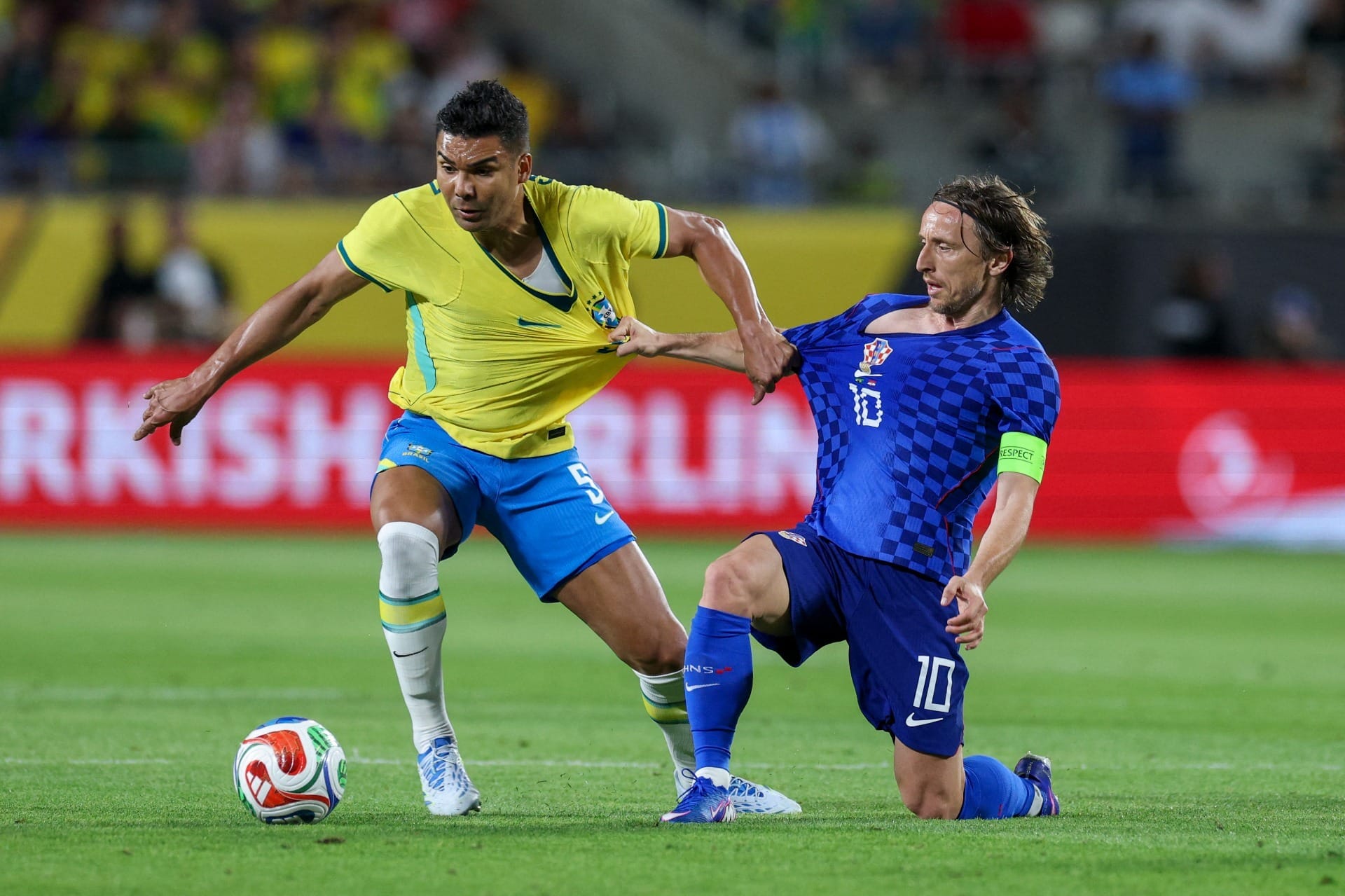 Casemiro: "Ciclo foi difícil, mas Brasil chega forte para Copa do Mundo"