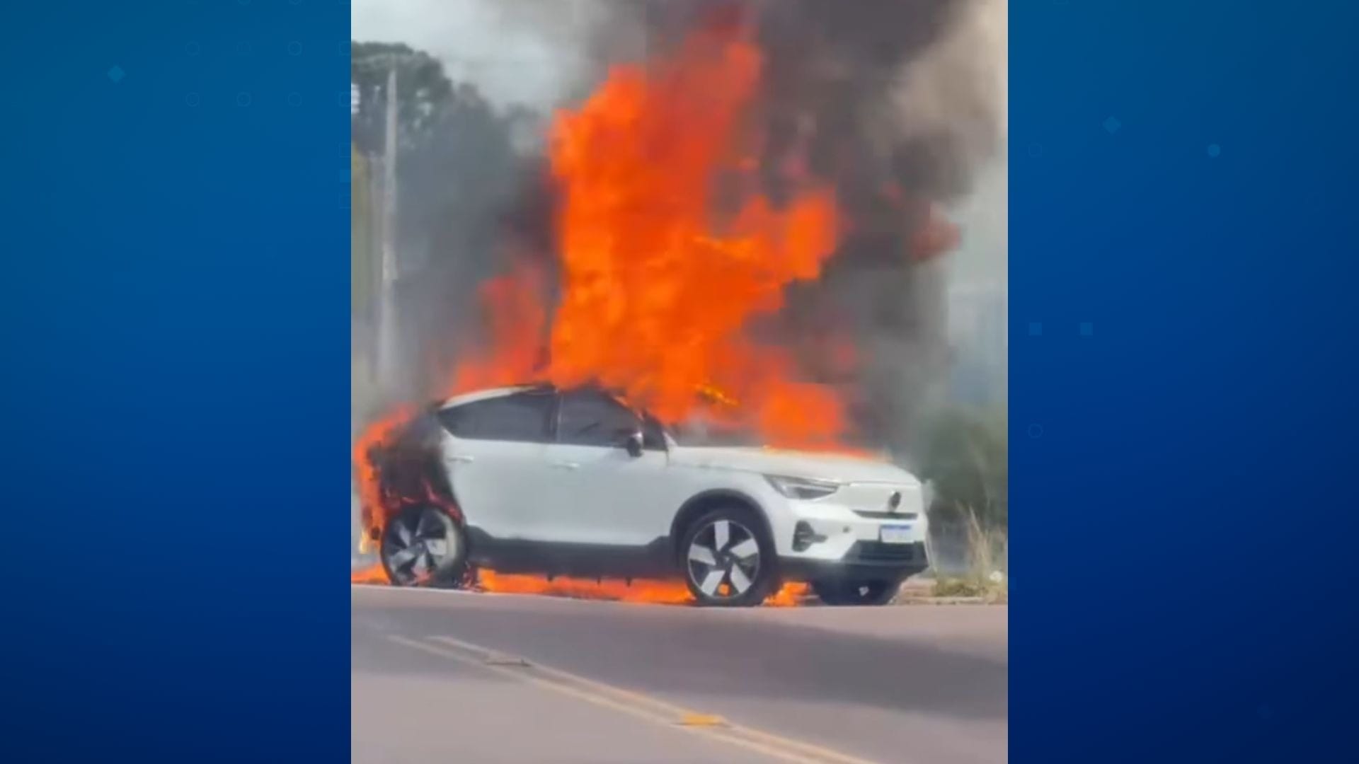 Carro elétrico que pegou fogo em Curitiba era de leilão, diz Volvo