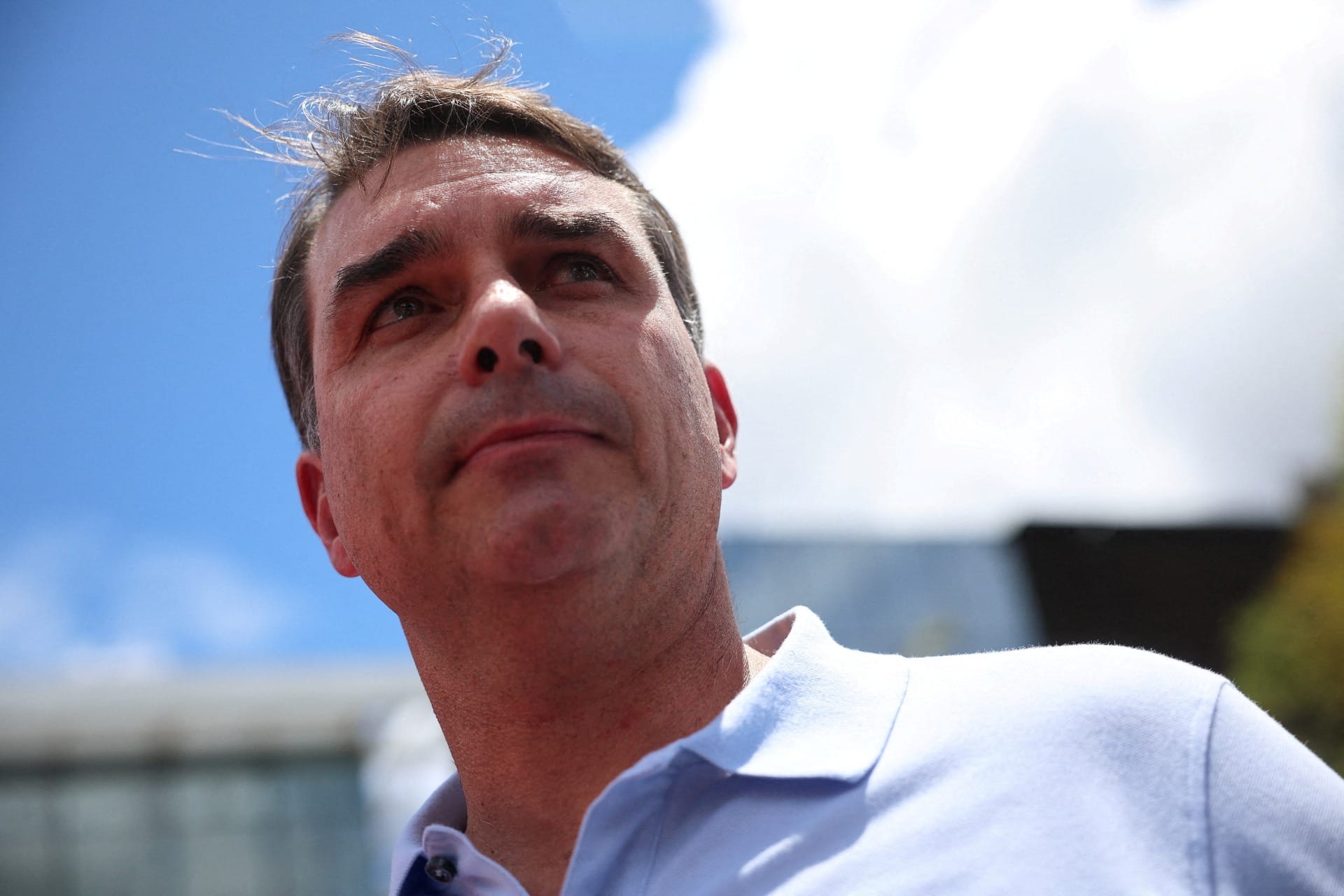 Flávio Bolsonaro chega na Casa Branca para se encontrar com Donald Trump