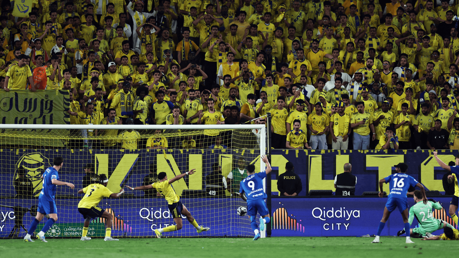 Bento falha feio, cede empate ao Hilal e adia título saudita do Al Nassr