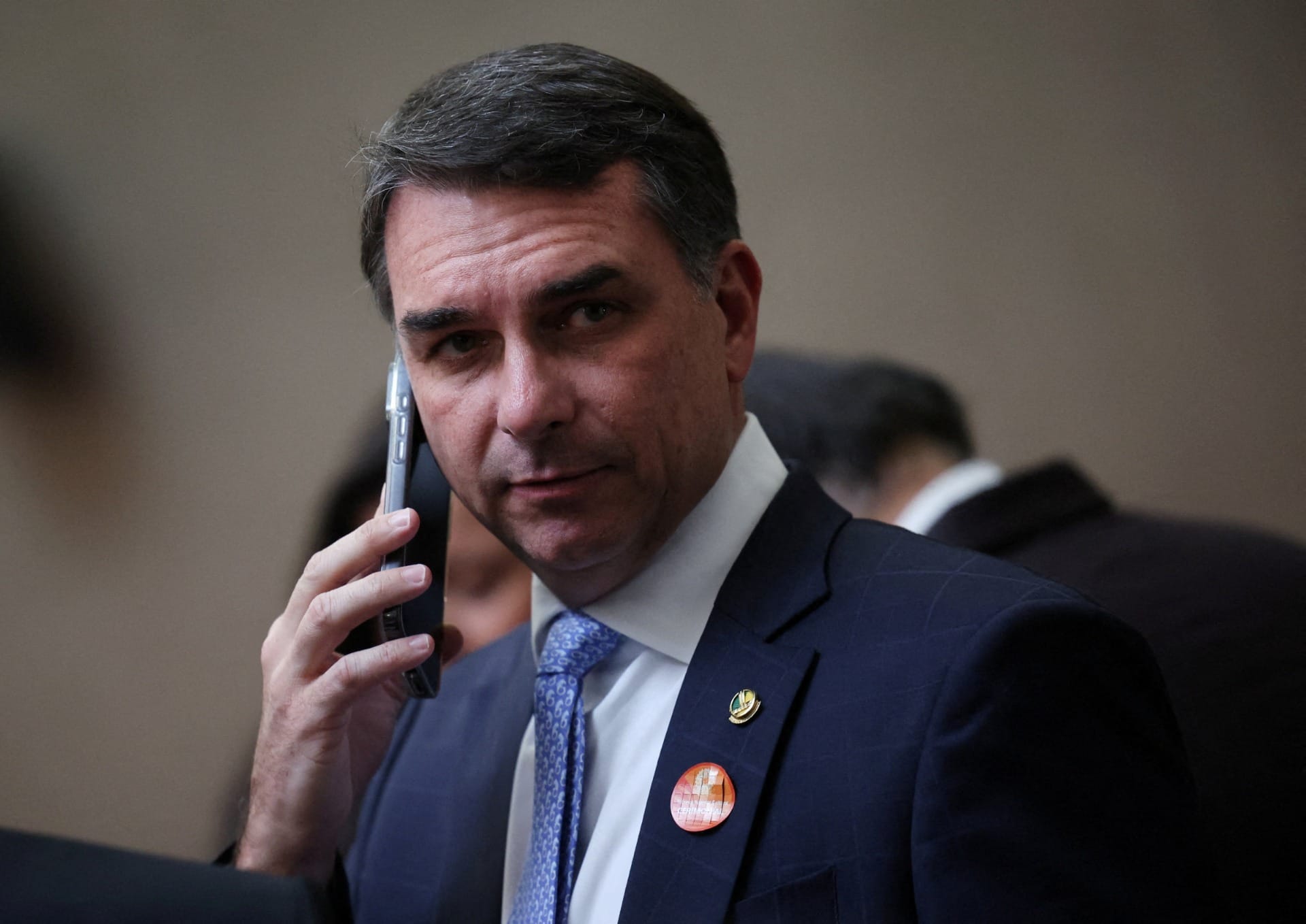 Caso Banco Master pressiona Flávio Bolsonaro e movimenta disputa eleitoral