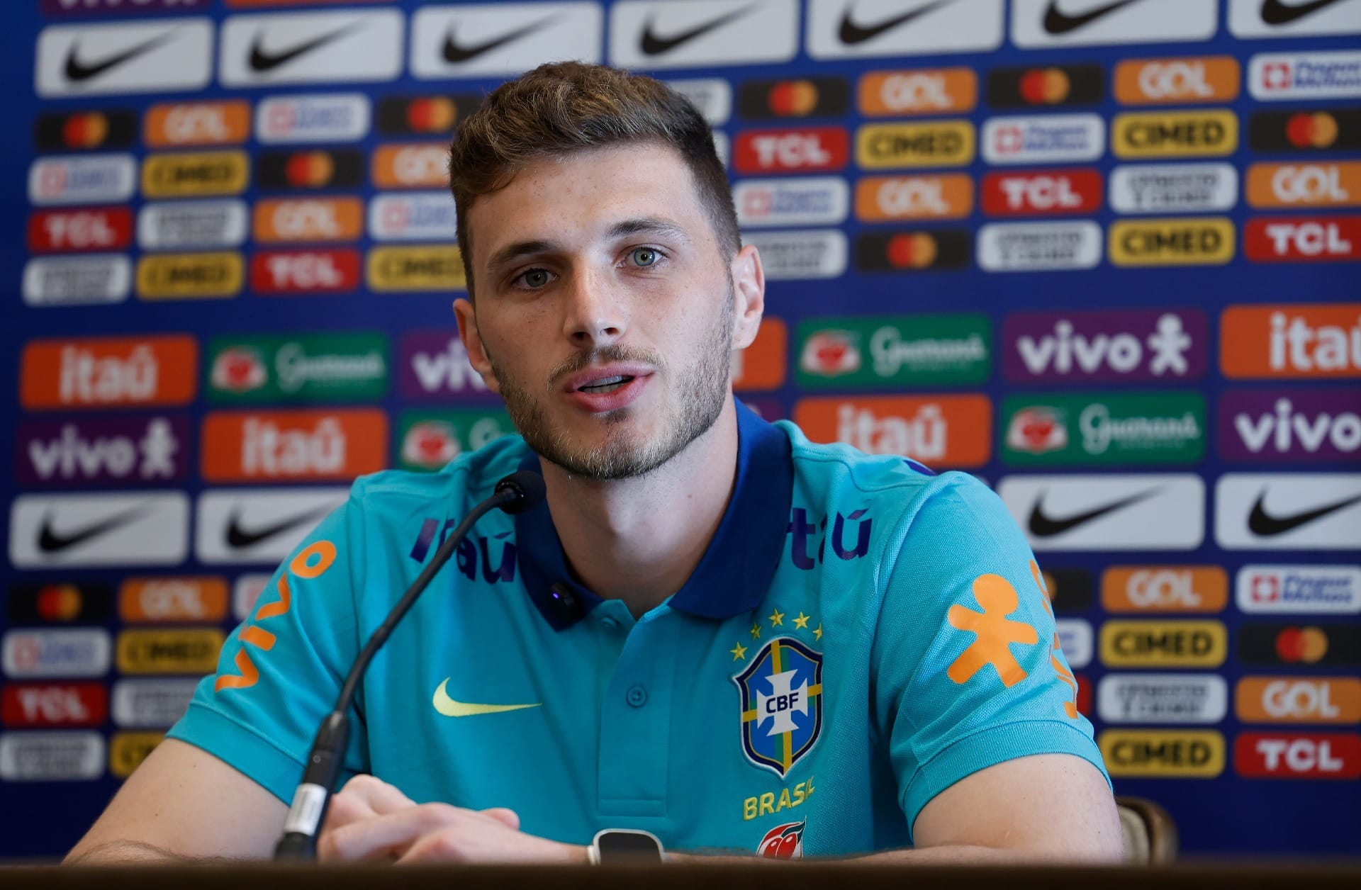 Bento se pronuncia após ficar fora da convocação do Brasil para a Copa