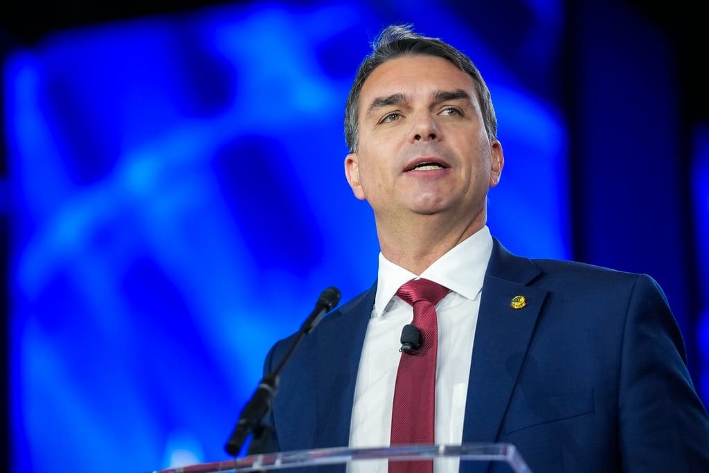 Um terço dos eleitores de Flávio reprova pedido de dinheiro a Vorcaro ...