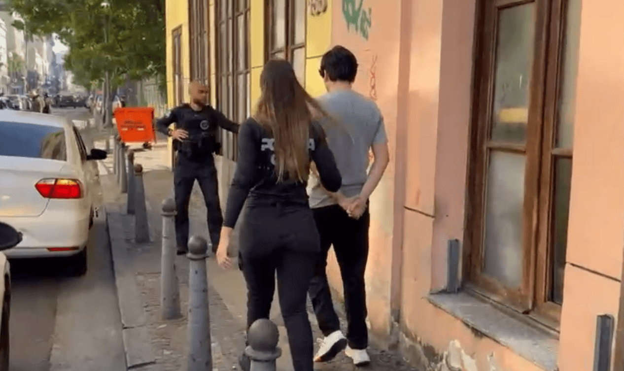 Homem é preso por armazenar material de abuso infantil no Rio