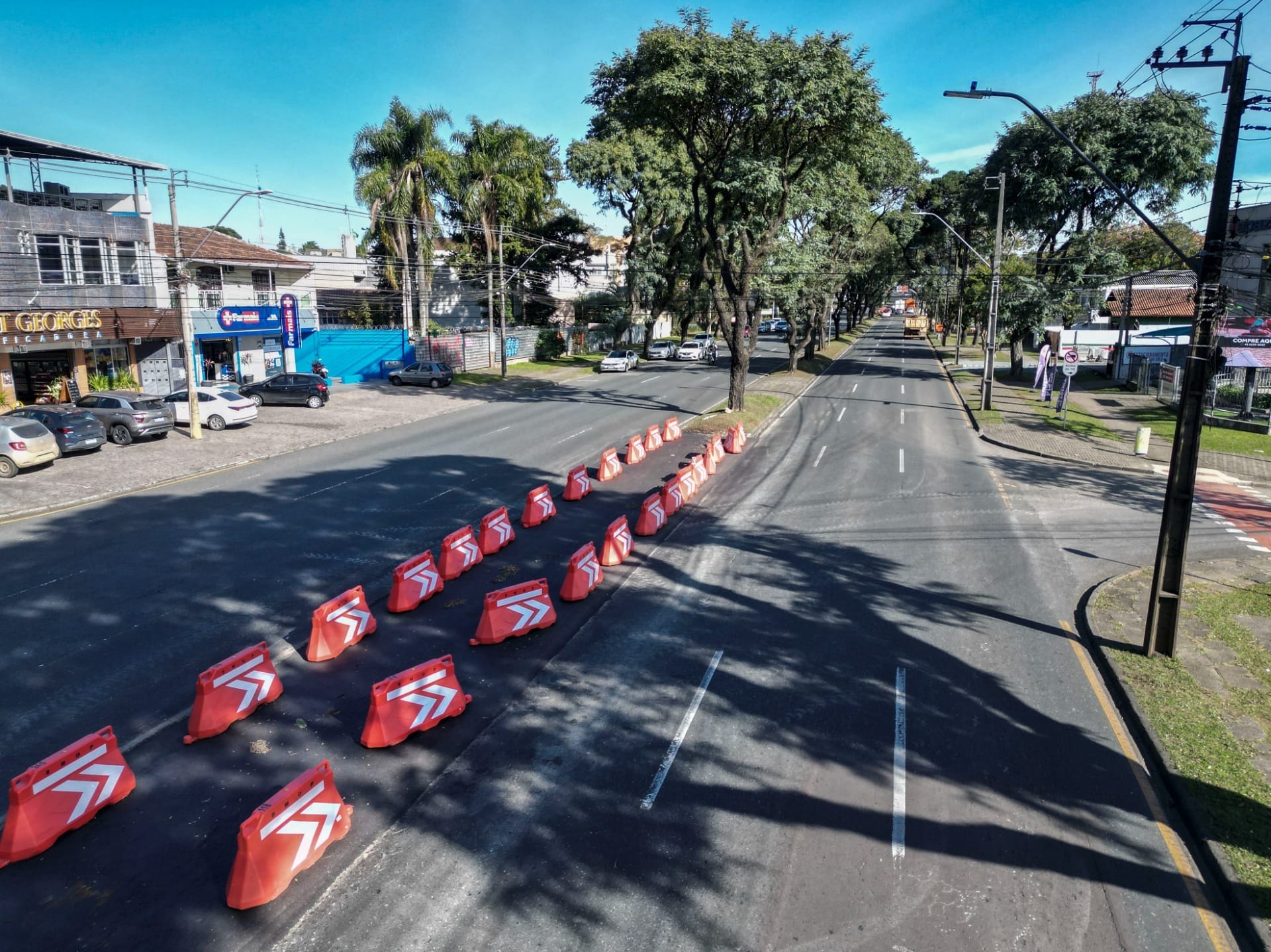 Obra de drenagem fecha pista da Victor Ferreira do Amaral em Curitiba